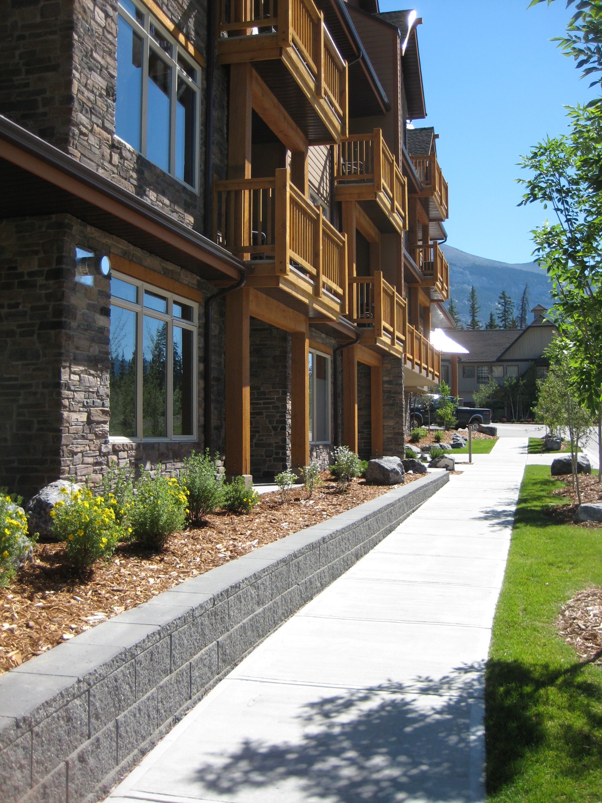 10 Stylish Planter Retaining Wall Design Ideas to Elevate Your Outdoor ...